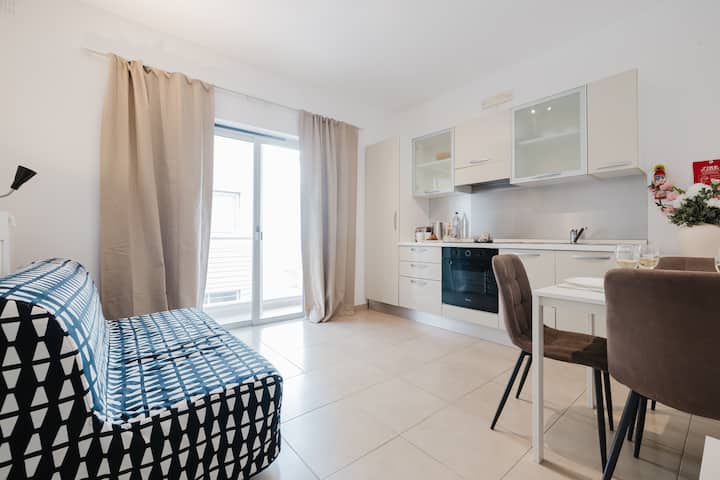 Tropea Court Sliema Apartment 6a By Homely - Valletta, Malta
