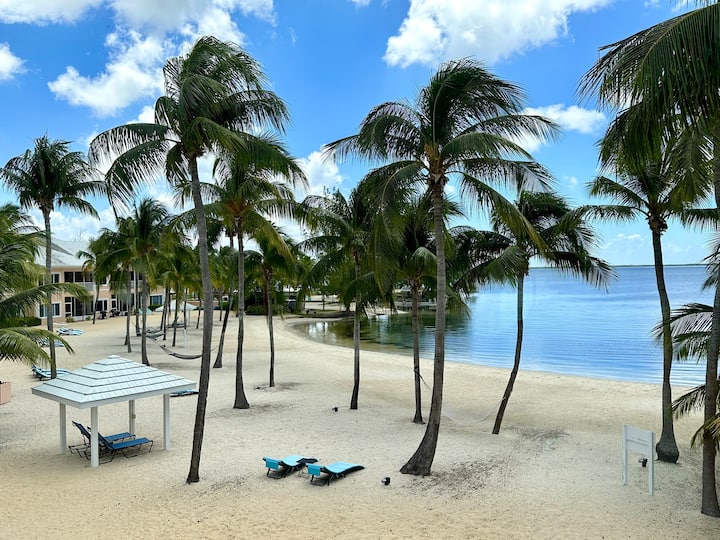Crystal Kai 2 Br Kaibo Yacht Club W/pool & Beach - Cayman Islands