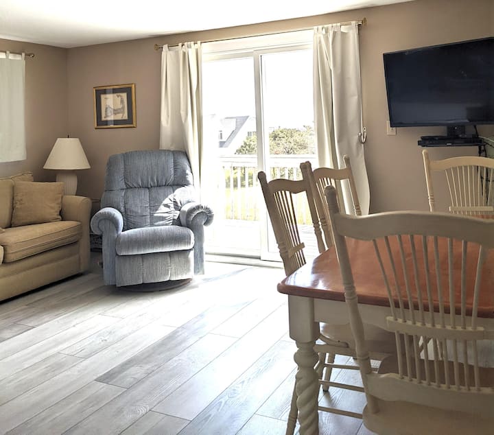 Unit #17 - 2 Bedrooms, 2 Baths, With A/c - Provincetown, MA
