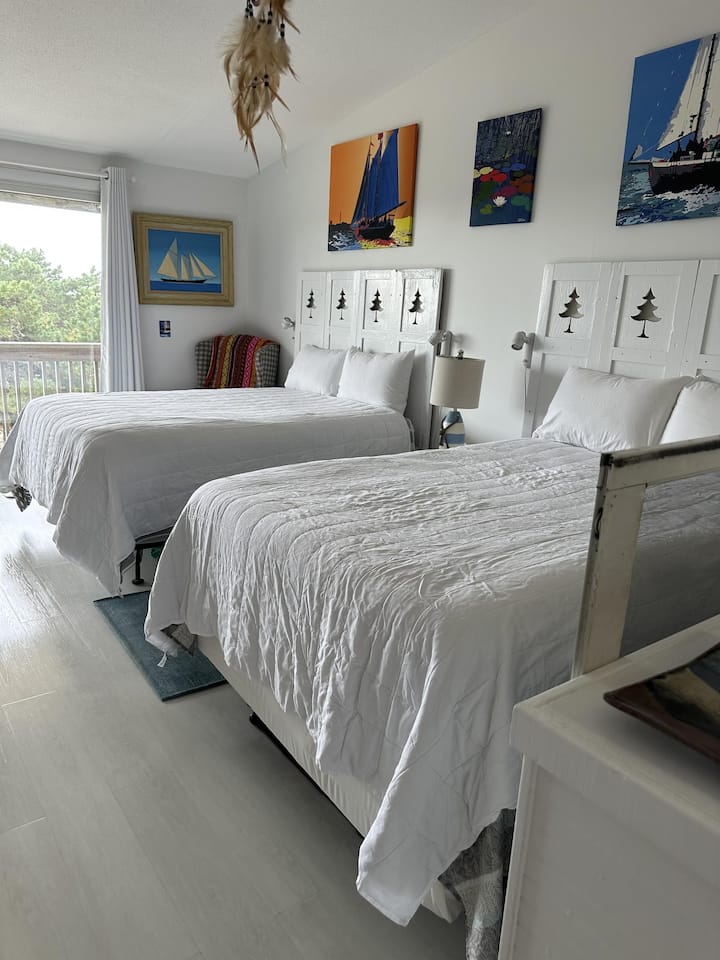 Unit #20 - 2nd Floor Deluxe Efficiency With A/c - Provincetown, MA