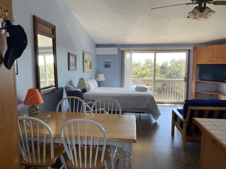 Unit #24 - 2nd Floor Deluxe Studio - With A\/c - Provincetown, MA