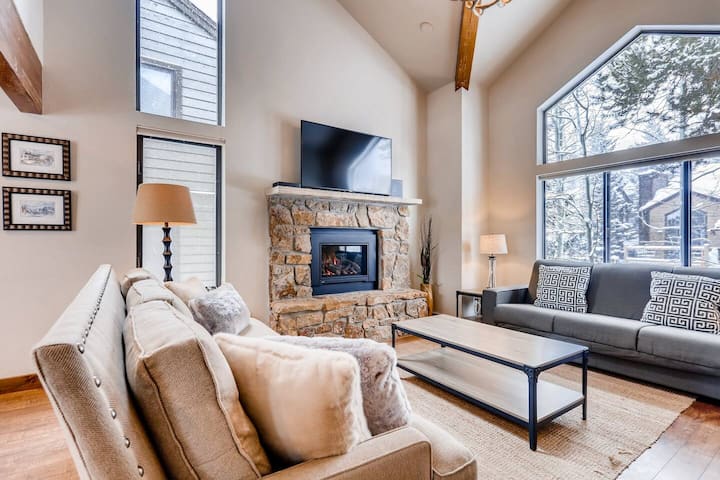 Ski In | 2 Blocks To Main St | Hot Tub! - Breckenridge, CO