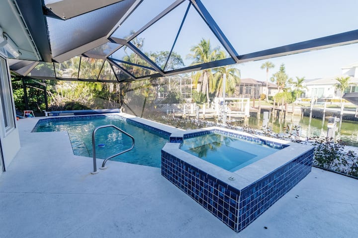 Waterfront, Private Pool & Spa, Walk To Beach! - Marco Island, FL