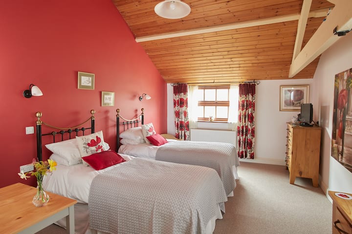 Twin En-suite Room @ The Dairy Barns - Sea Palling