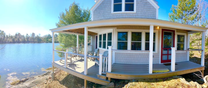 Fabulous Covered Porch Overlooking Card Cove! - Harpswell, ME