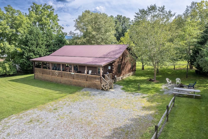 Deep Creek Log Cabin - Stable Retreat - Bryson City, NC