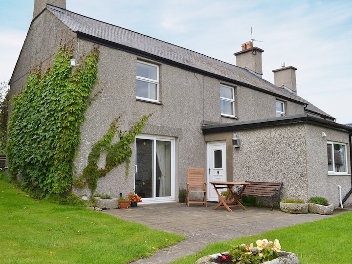 2 Bedroom Accommodation In Bodorgan, Anglesey - Anglesey