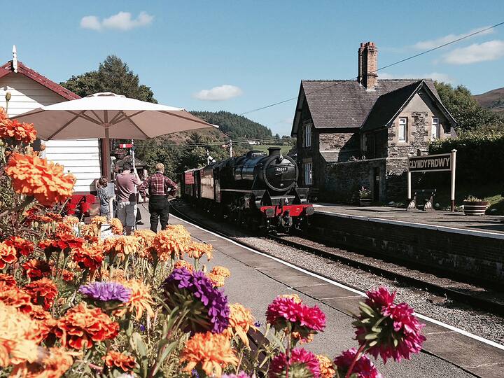 Station House - Hw7742 - Llangollen
