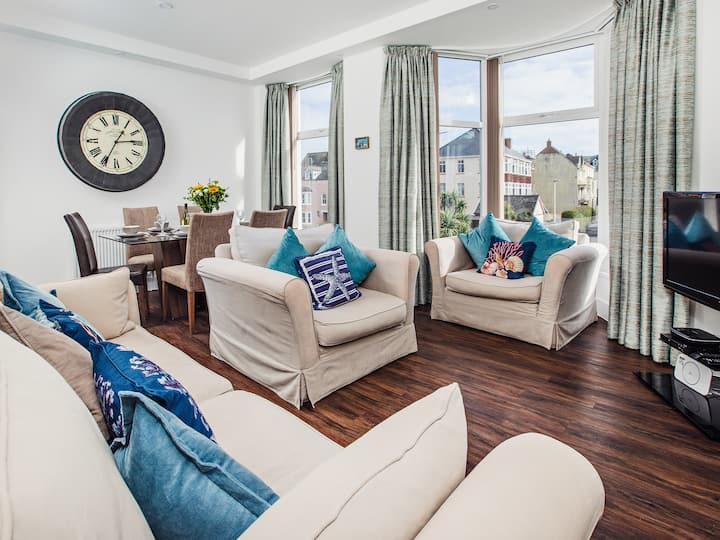 Dyma Y Bywyd - Tenby