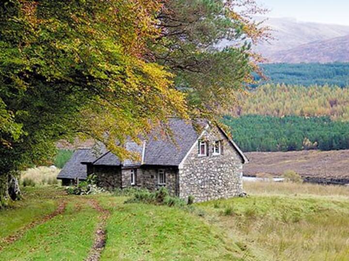 Tigh Na Caoiraich - Loch Cluanie