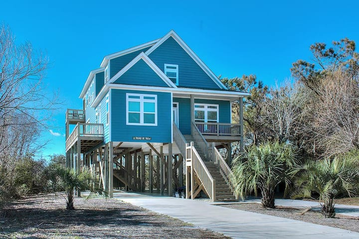 A Point Of View: Oceanview Oasis In Oak Island - Oak Island, NC