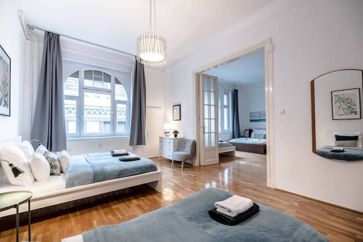 Ultra Central Spacious Home In Vaci Street - Budapest