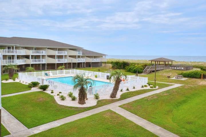 Oceanfront Oasis - Ssv 3102 On Oak Island - Oak Island, NC