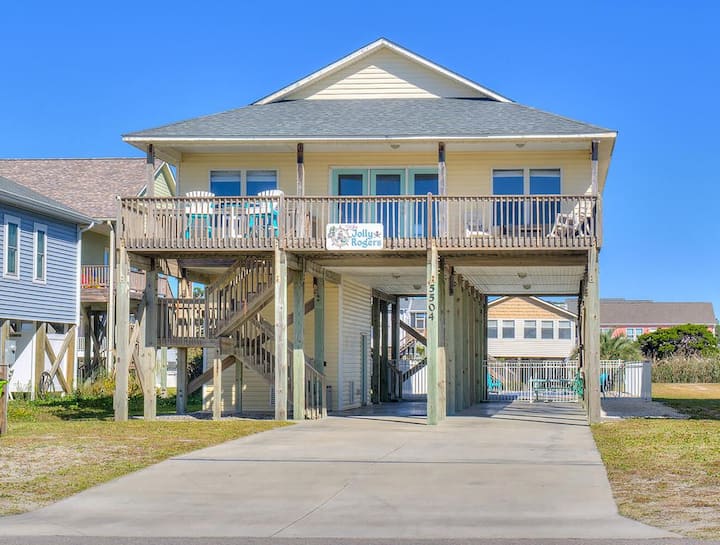 The Jolly Rogers: Oceanview Family Retreat - Oak Island, NC