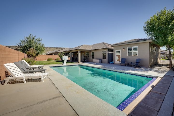 Hurricane Getaway W/ Private Pool, Mtn Views! - Hurricane, UT