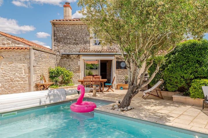 Longère De Charme Avec Piscine, Proche Océan - Grues