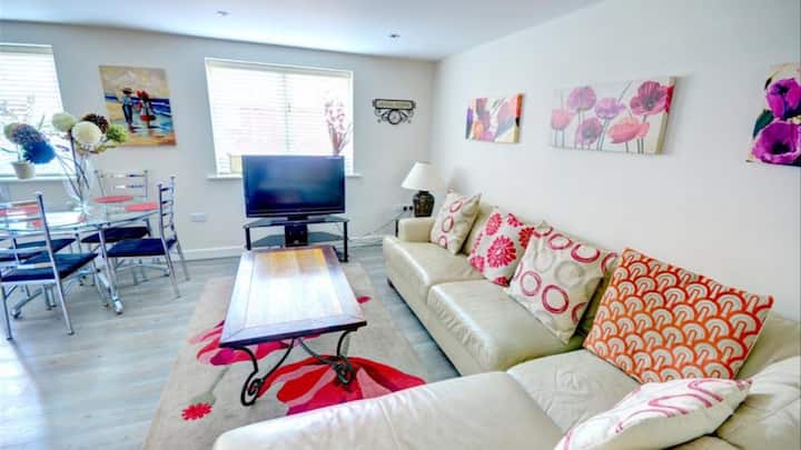 Two-bed Cottage, Dog-friendly & Off-street Parking - Yorkshire