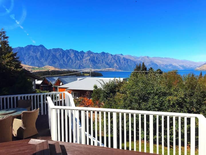 Fabulous Views,  Walk To Town, 3 Bedrooms, Cosy - 퀸스타운