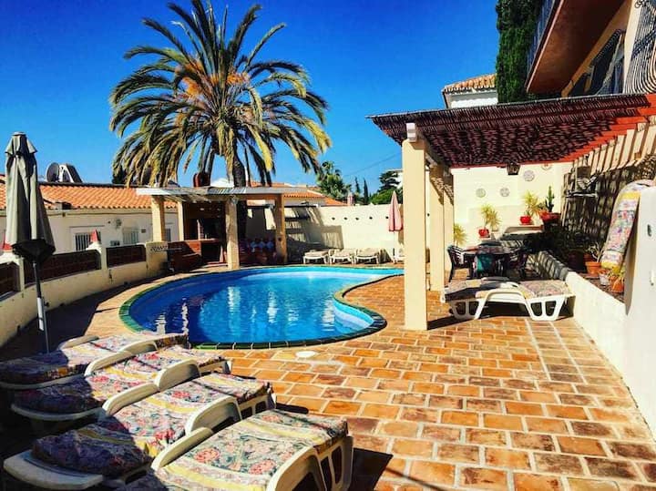 Casa Sonrisa. Holiday Home For 8 People With Private Swimming Pool - Nerja
