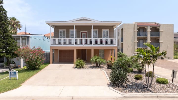 Picturesque Beach Home Private Pool & Hot Tub - South Padre Island