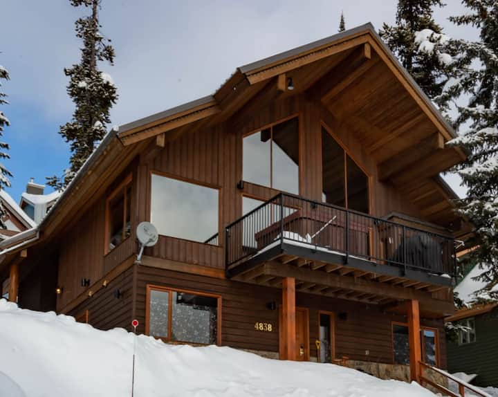 Big White Is Calling Chalet - Sleeps Up To 12 - Big White Ski Resort, BC