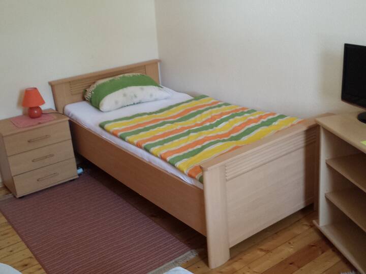 Geräumiges Einzelzimmer Im Hotel Kalimera - Mannheim
