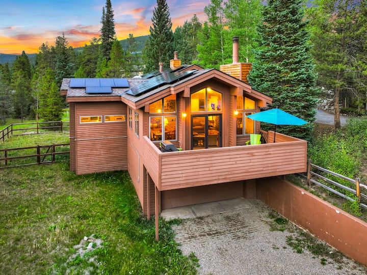 Redwood Lodge | Hot Tub, Game Room & Amazing Views - Breckenridge, CO