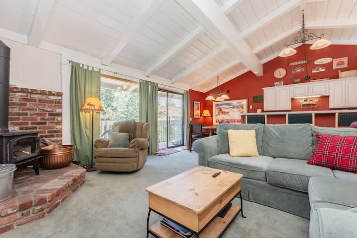 Mountain Retreat W Pool And Fireplace 451 - Mammoth Lakes, CA