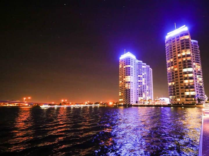 Luxurious Waterfront 3bd 3ba Furnished Condo - Daytona Beach, FL