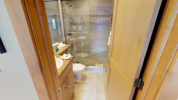 Manor Vail Three Bedroom With Breakfast & Hskping - Vail, CO