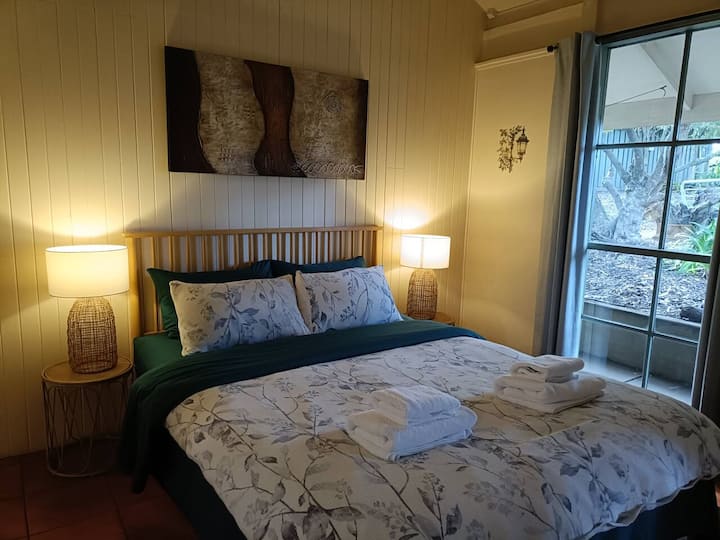 Timberloo Cottage (1 Queen Bed) Spa & Wood Stove - Lakes Entrance