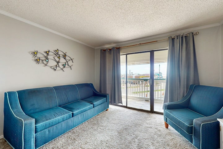 1br Oceanview | Balcony | Pool | Kitchenette - Pirates Beach, TX