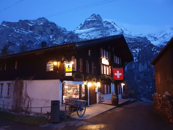 Pension Gimmelwald, Twin Room - Lauterbrunnen