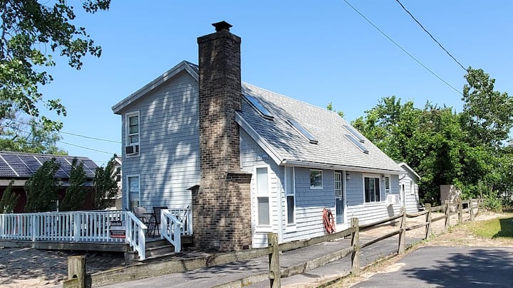 Beach House Right On The Sand - Sodus Point Beach Park, NY
