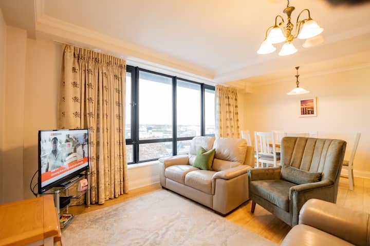 Dockland Penthouse Apartment- Free Parking - Galway