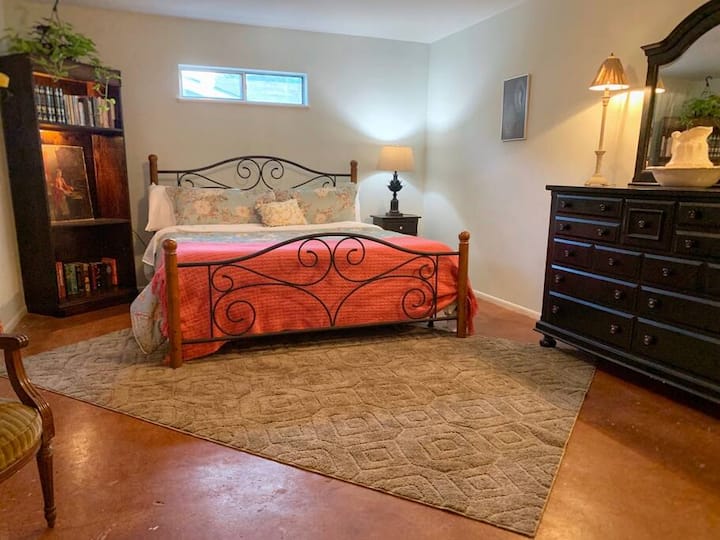 Pecan Street Cottage - 7 Blocks To Main Street - Fredericksburg, TX