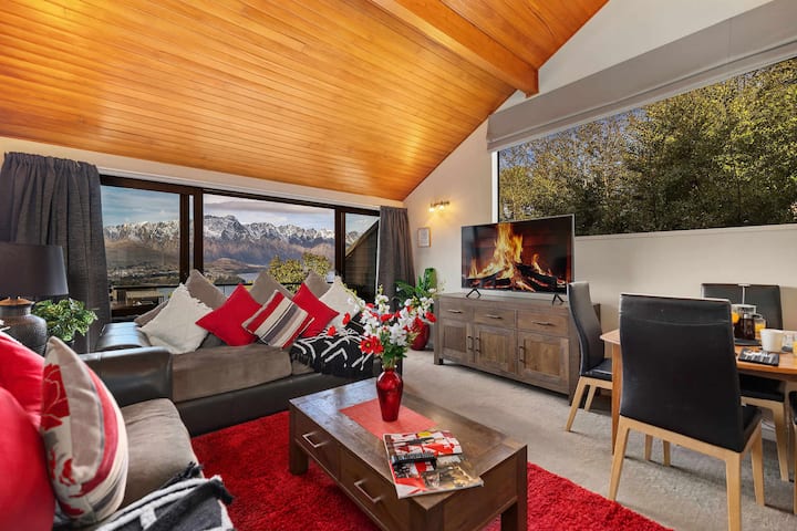 Spacious Alpine Lake View Spa Townhouse Walk To Town - Queenstown, New Zealand