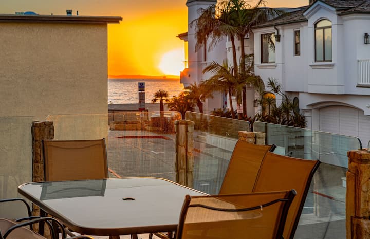 6br Upper Beachhouse, Steps To Sand & Ocean Views - Newport Beach, CA