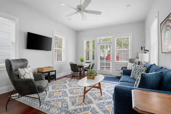 Rooftop Porch In 3-story Home, Two Blocks To King - Charleston, SC