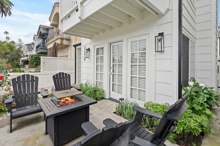 The Americana W/ Ac, Spa, Bikes Steps To The Sand - Long Beach, CA