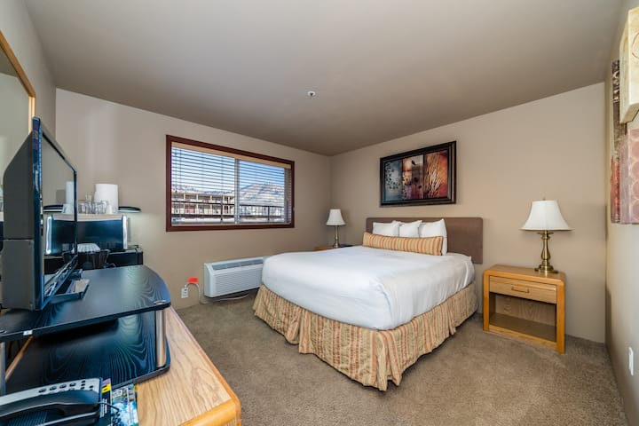 Grandview 207- Second Floor Condo - Lake Chelan, WA