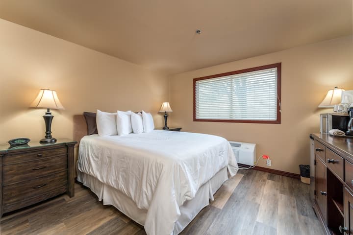 Grandview 208- Second Floor Condo. - Chelan, WA