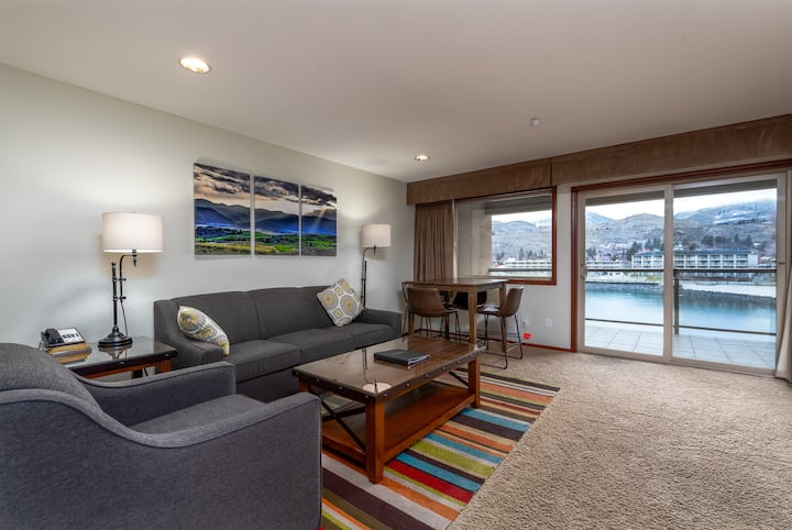 Grandview 645 Waterfront Condo On Lake Chelan - Chelan, WA