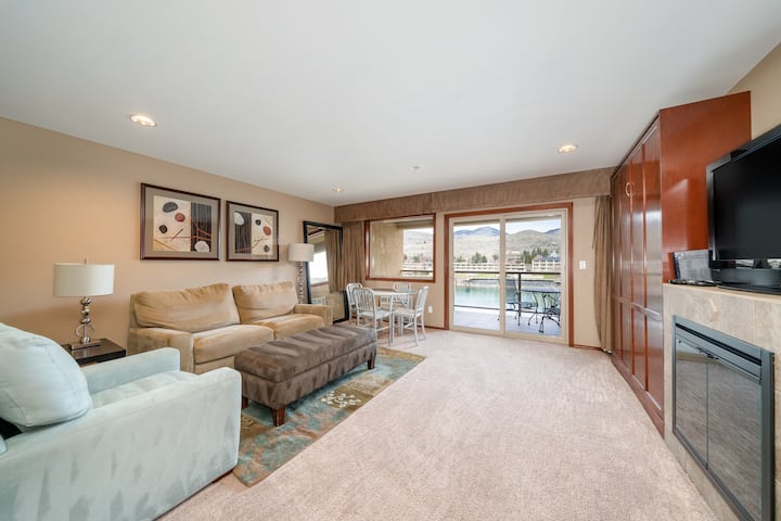 Grandview 643 Waterfront Condo On Lake Chelan - Chelan, WA