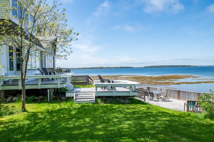Coveside - Charming 3br, 1.5ba Beachfront Cottage - Harpswell, ME