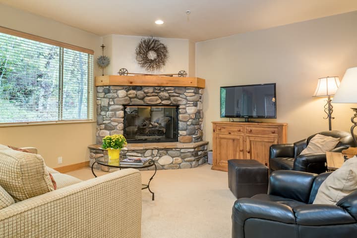 Bridgepoint 13 - Shuttle Access! Shared Hot Tub! - Ketchum, ID