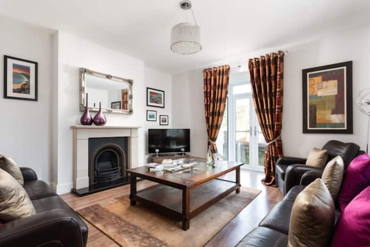 Luxury Central Apartment With Car Parking - Hayle