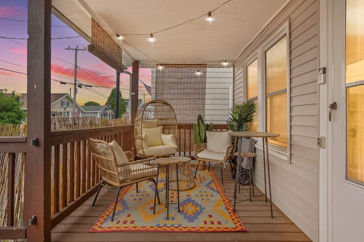 Steps To Beach | Porch | Grill | The Sister Cottag - Hampton