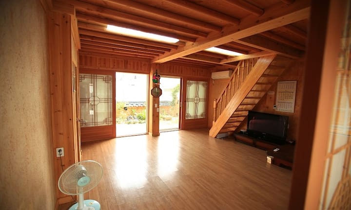 #한옥마을 #경기전 #오목대 #향교 단체방 - Jeonju-si