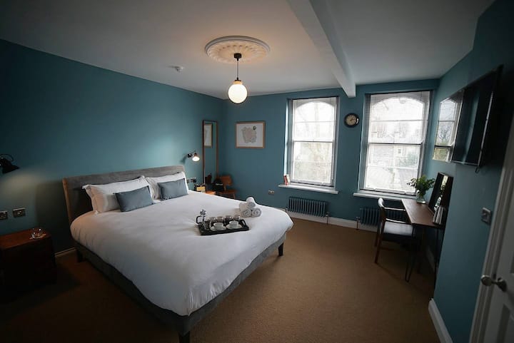 The Alma Taverns' Exclusive Accommodation - Hopewe - Bristol